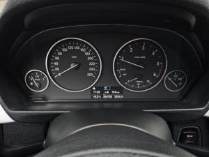 Black BMW 318 2012 in Riga, with an engine capacity of 2.00 L and mileage of 265 thousand km for 7490 €, photo 32 on AUTOMOTO.COM.LV