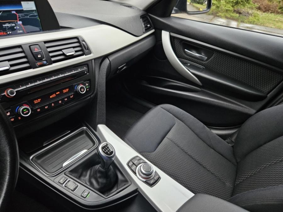 Black BMW 318 2012 in Riga, with an engine capacity of 2.00 L and mileage of 265 thousand km for 7490 €, photo 37 on AUTOMOTO.COM.LV