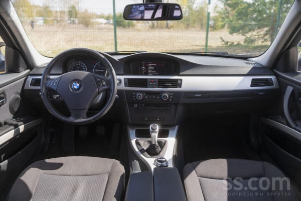 Black BMW 318 2012 in Riga, with an engine capacity of 2.00 L and mileage of 284 thousand km for 6390 €, photo 10 on AUTOMOTO.COM.LV