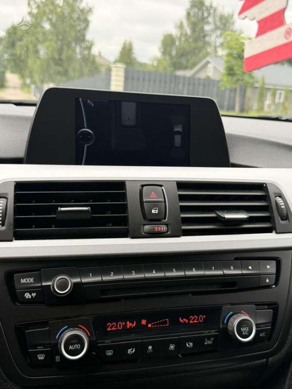Black BMW 318 2012 in Utena, with an engine capacity of 2.00 L and mileage of 212 thousand km for 6200 €, photo 2 on AUTOMOTO.COM.LV