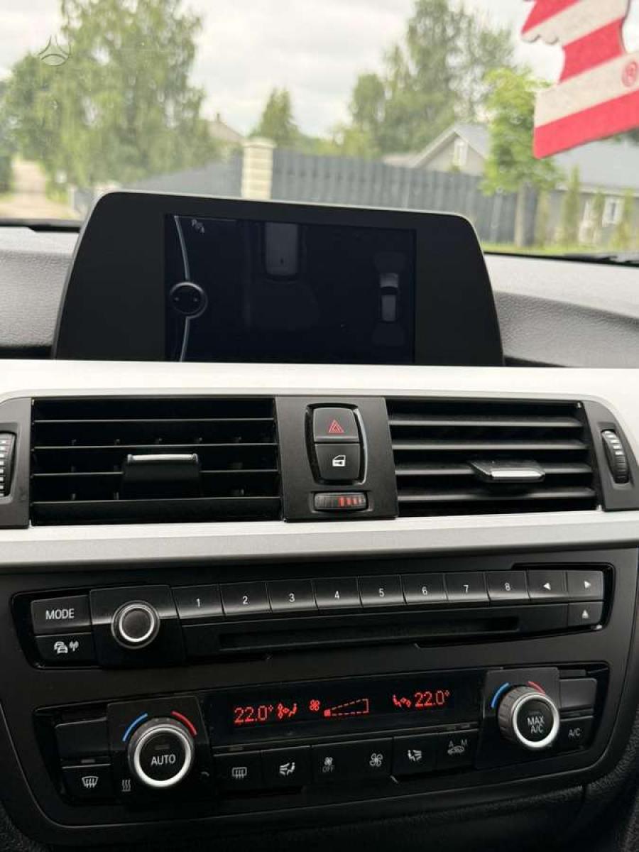 Black BMW 318 2012 in Utena, with an engine capacity of 2.00 L and mileage of 212 thousand km for 6200 €, photo 3 on AUTOMOTO.COM.LV