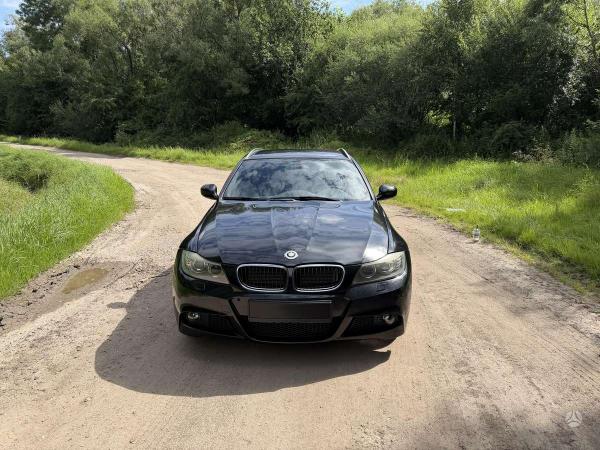 Black BMW 318 2012 in Kaunas, with an engine capacity of 2.00 L and mileage of 221 thousand km for 3500 €, photo 1 on AUTOMOTO.COM.LV