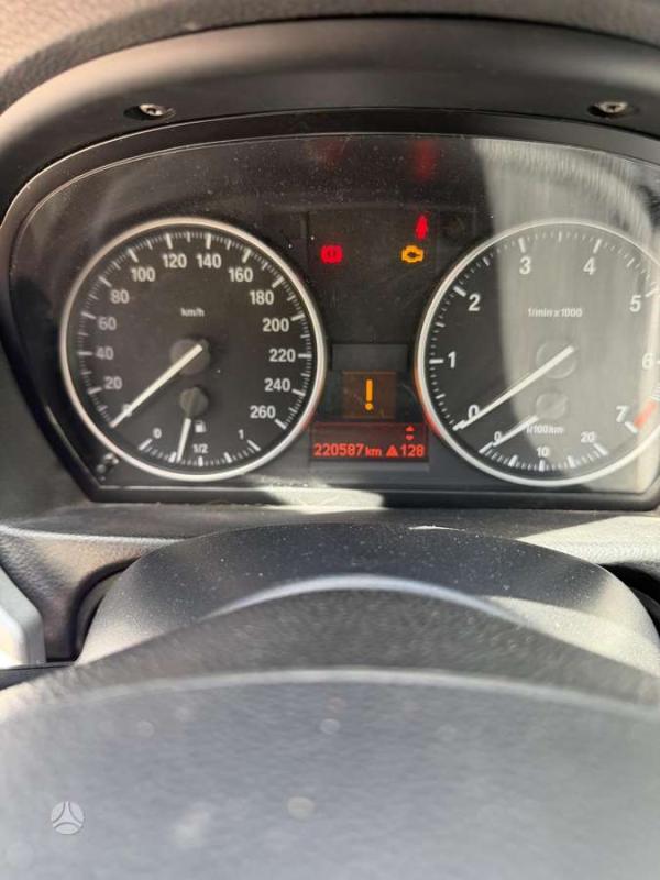 Black BMW 318 2012 in Kaunas, with an engine capacity of 2.00 L and mileage of 221 thousand km for 3500 €, photo 9 on AUTOMOTO.COM.LV