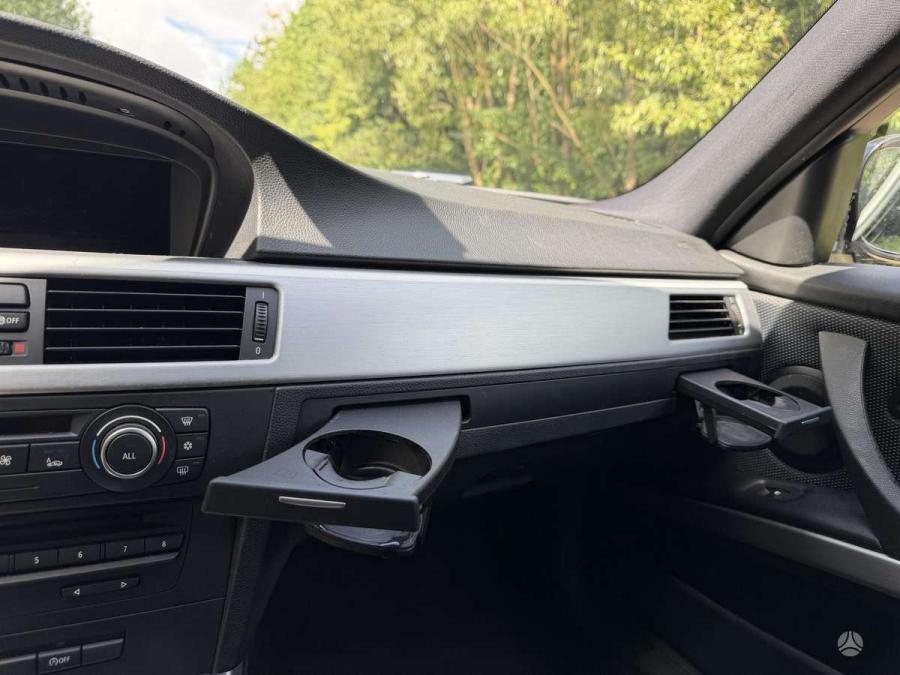 Melns BMW 318 2012 Kauņa, ar dzinēja tilpumu 2.00 L un nobraukumu 221 tūkst. km par 3500 €, foto 11 vietnē AUTOMOTO.COM.LV
