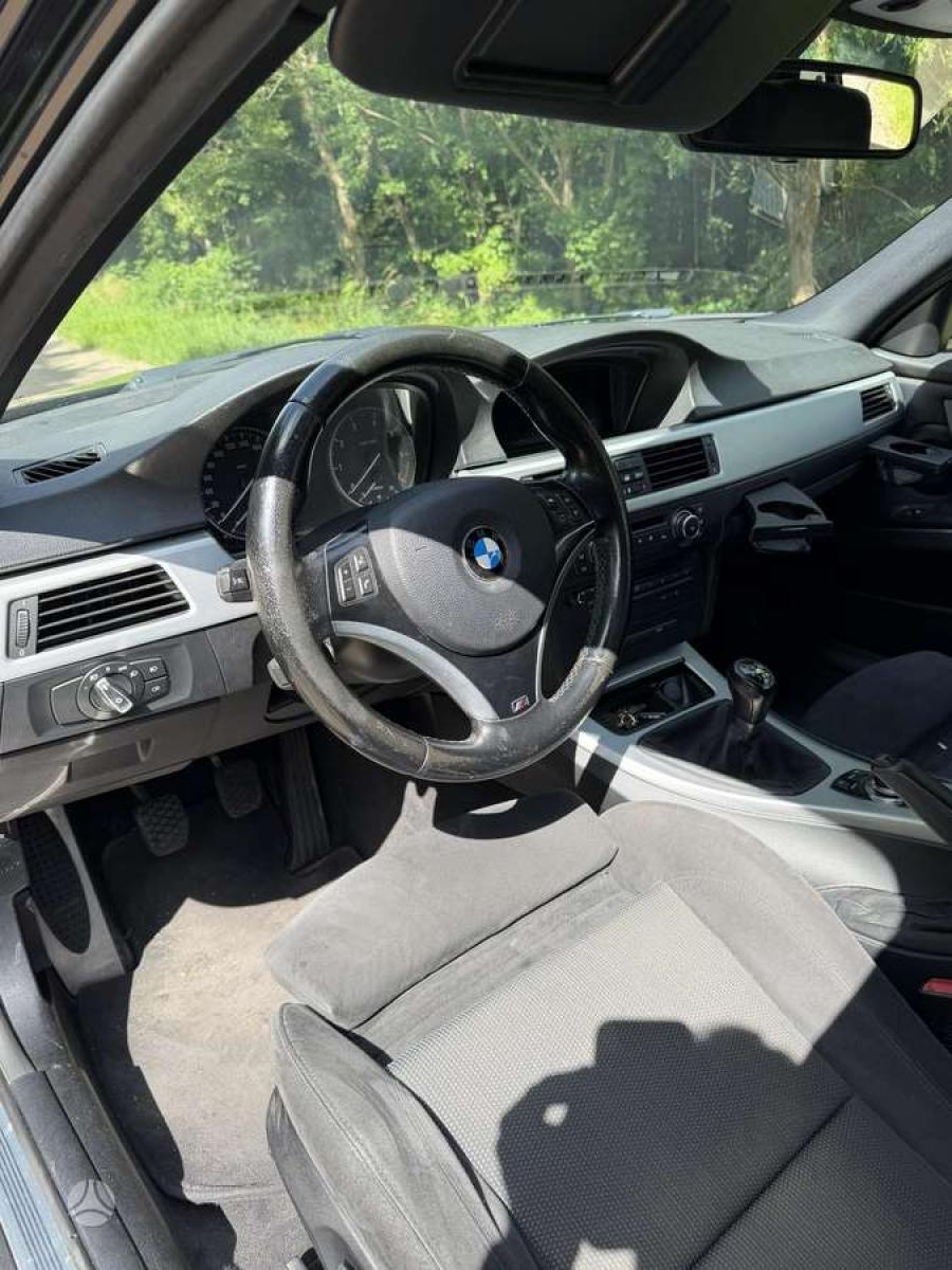 Melns BMW 318 2012 Kauņa, ar dzinēja tilpumu 2.00 L un nobraukumu 221 tūkst. km par 3500 €, foto 17 vietnē AUTOMOTO.COM.LV