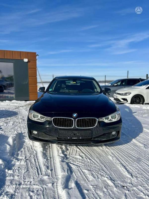 Black BMW 318 2013 in Kaunas, with an engine capacity of 2.00 L and mileage of 236 thousand km for 7300 €, photo 2 on AUTOMOTO.COM.LV