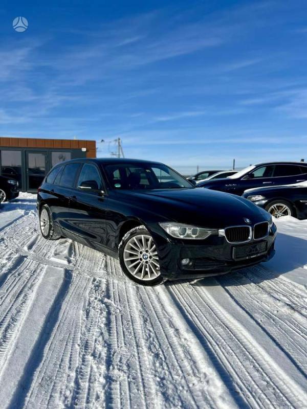Black BMW 318 2013 in Kaunas, with an engine capacity of 2.00 L and mileage of 236 thousand km for 7300 €, photo 3 on AUTOMOTO.COM.LV