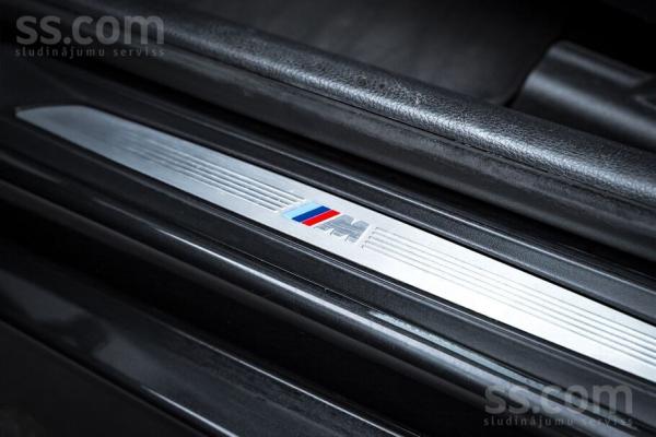 Black BMW 318 2013 in Riga, with an engine capacity of 2.00 L and mileage of 309 thousand km for 9350 €, photo 9 on AUTOMOTO.COM.LV