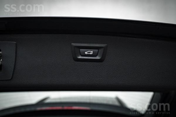 Black BMW 318 2013 in Riga, with an engine capacity of 2.00 L and mileage of 309 thousand km for 9350 €, photo 8 on AUTOMOTO.COM.LV