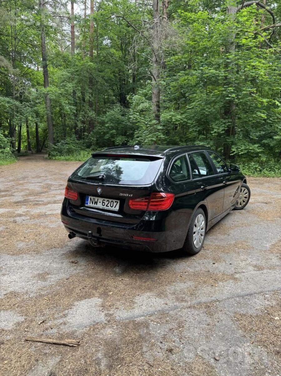 Black BMW 318 2013 in Riga, with an engine capacity of 1.90 L and mileage of 227 thousand km for 7000 €, photo 4 on AUTOMOTO.COM.LV