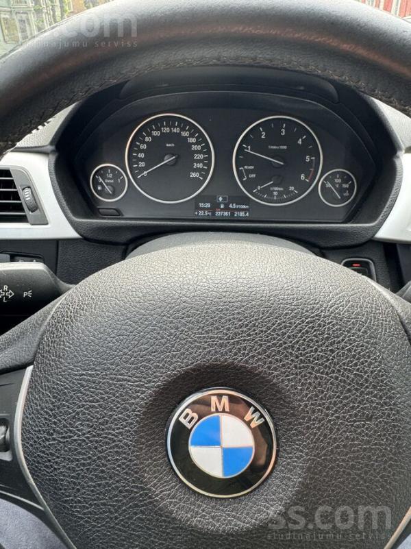 Black BMW 318 2013 in Riga, with an engine capacity of 1.90 L and mileage of 227 thousand km for 7000 €, photo 7 on AUTOMOTO.COM.LV