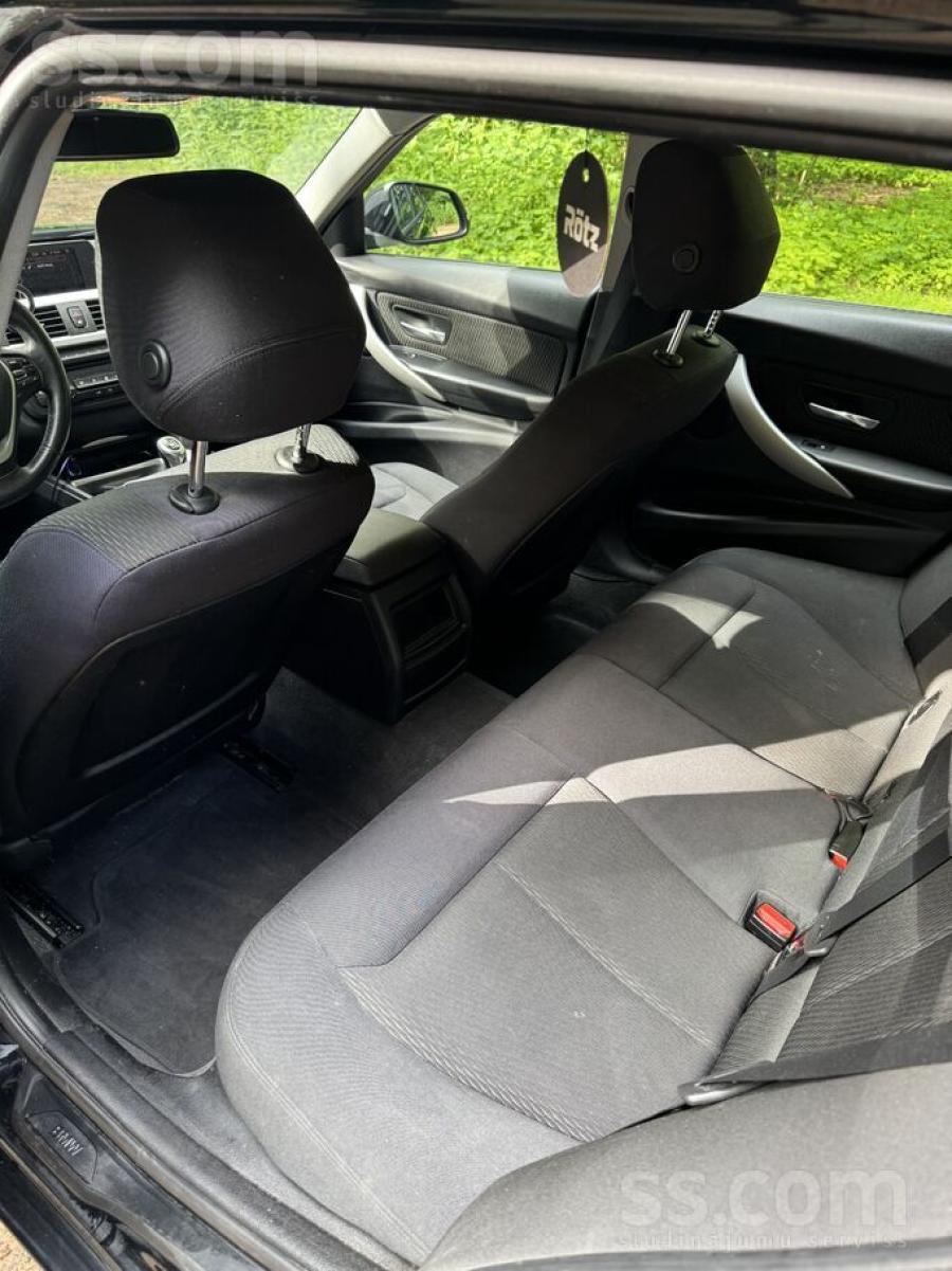 Black BMW 318 2013 in Riga, with an engine capacity of 1.90 L and mileage of 227 thousand km for 7000 €, photo 12 on AUTOMOTO.COM.LV