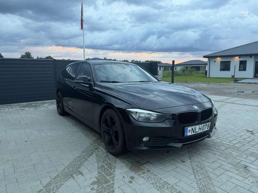 Black BMW 318 2013 in Kaunas, with an engine capacity of 2.00 L and mileage of 268 thousand km for 4500 €, photo 1 on AUTOMOTO.COM.LV