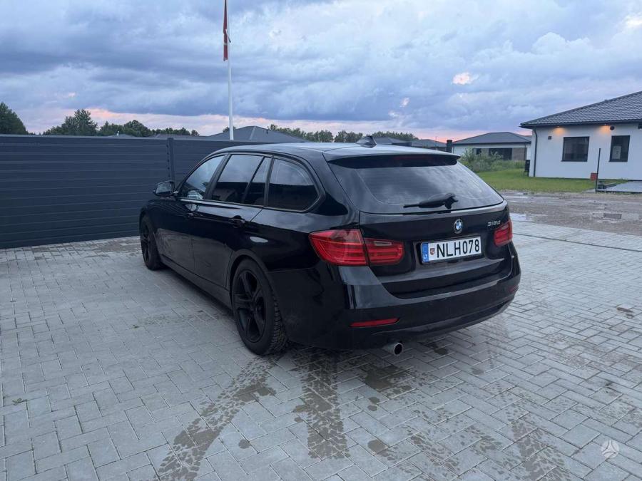 Black BMW 318 2013 in Kaunas, with an engine capacity of 2.00 L and mileage of 268 thousand km for 4500 €, photo 8 on AUTOMOTO.COM.LV