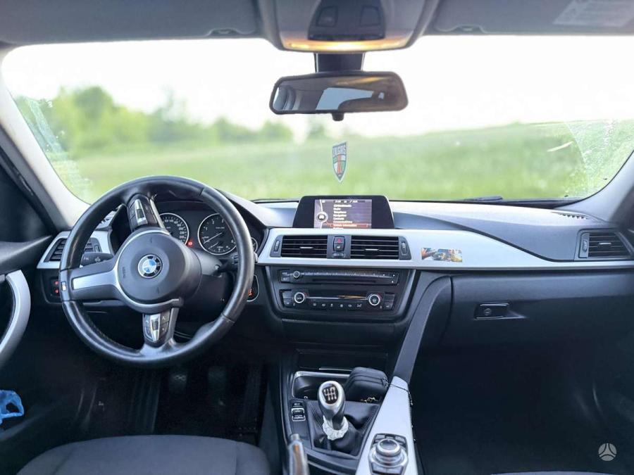 Black BMW 318 2013 in Kaunas, with an engine capacity of 2.00 L and mileage of 268 thousand km for 4500 €, photo 9 on AUTOMOTO.COM.LV