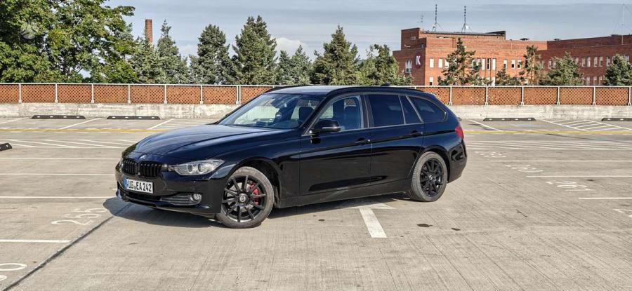 Black BMW 318 2013 in Kaunas, with an engine capacity of 2.00 L and mileage of 297 thousand km for 6900 €, photo 1 on AUTOMOTO.COM.LV