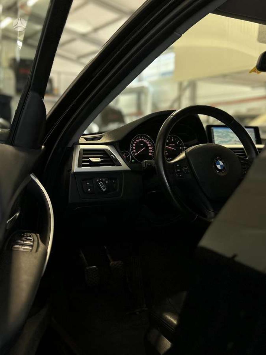 Black BMW 318 2013 in Kaunas, with an engine capacity of 2.00 L and mileage of 236 thousand km for 7000 €, photo 17 on AUTOMOTO.COM.LV