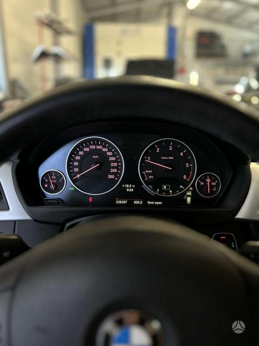Black BMW 318 2013 in Kaunas, with an engine capacity of 2.00 L and mileage of 236 thousand km for 7000 €, photo 20 on AUTOMOTO.COM.LV