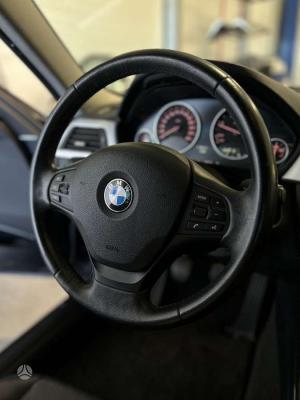 Black BMW 318 2013 in Kaunas, with an engine capacity of 2.00 L and mileage of 236 thousand km for 7000 €, photo 22 on AUTOMOTO.COM.LV