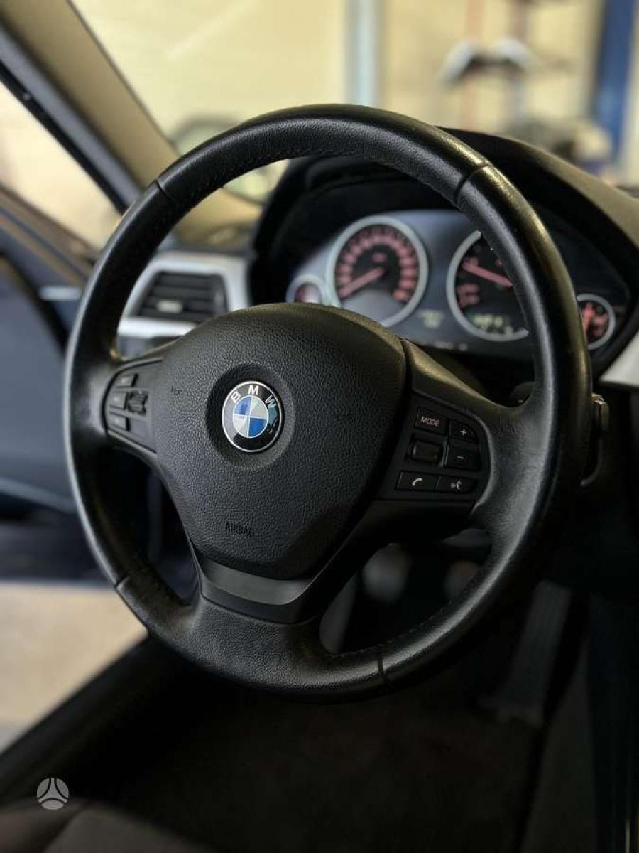 Black BMW 318 2013 in Kaunas, with an engine capacity of 2.00 L and mileage of 236 thousand km for 7000 €, photo 22 on AUTOMOTO.COM.LV