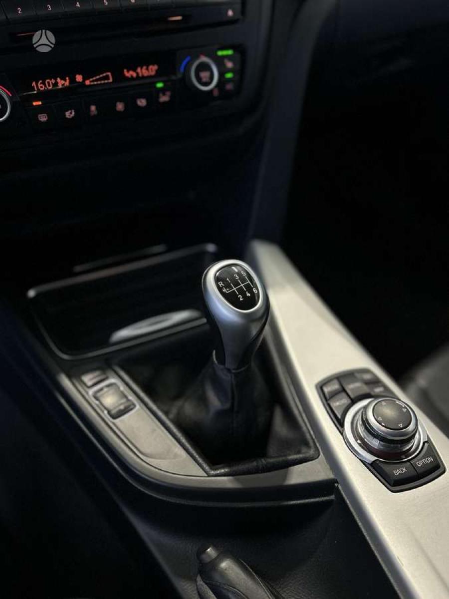 Black BMW 318 2013 in Kaunas, with an engine capacity of 2.00 L and mileage of 236 thousand km for 7000 €, photo 25 on AUTOMOTO.COM.LV