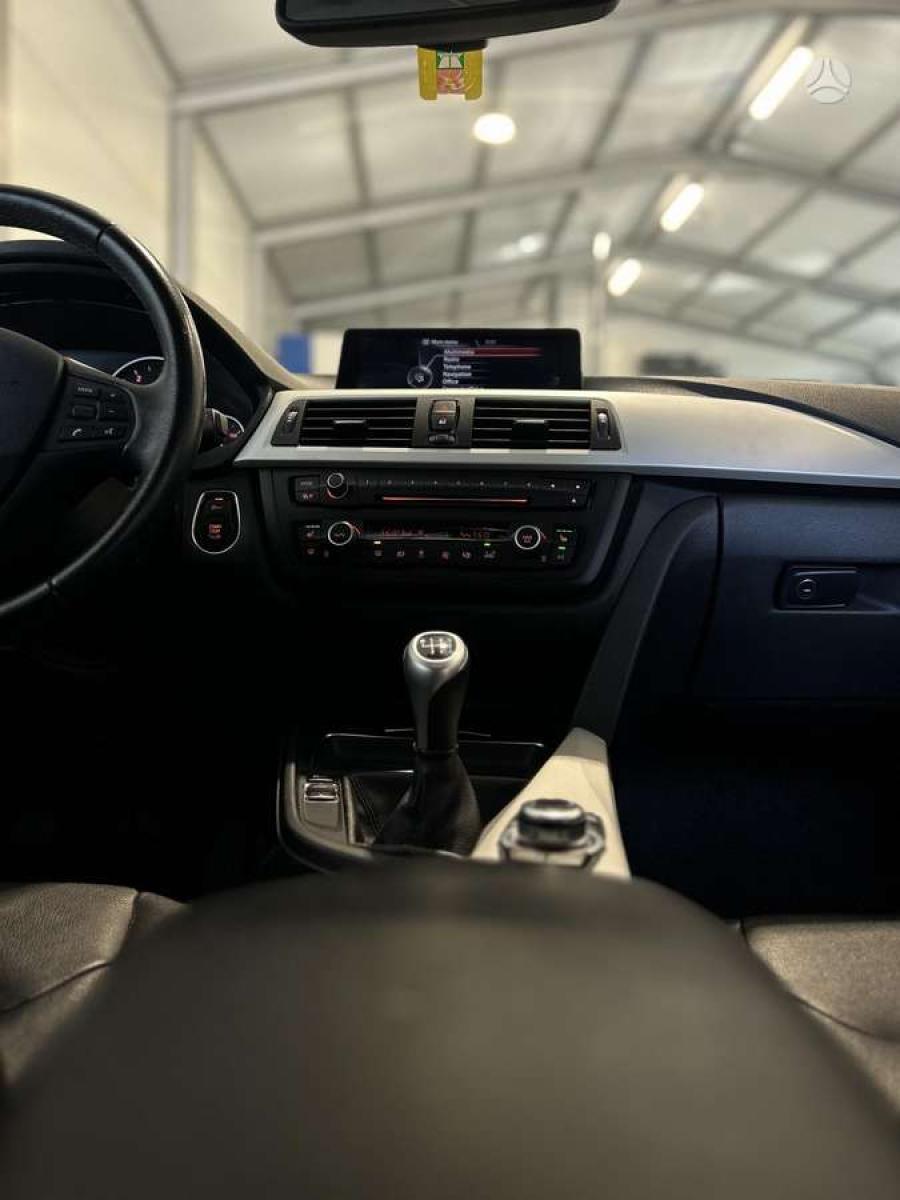 Black BMW 318 2013 in Kaunas, with an engine capacity of 2.00 L and mileage of 236 thousand km for 7000 €, photo 30 on AUTOMOTO.COM.LV