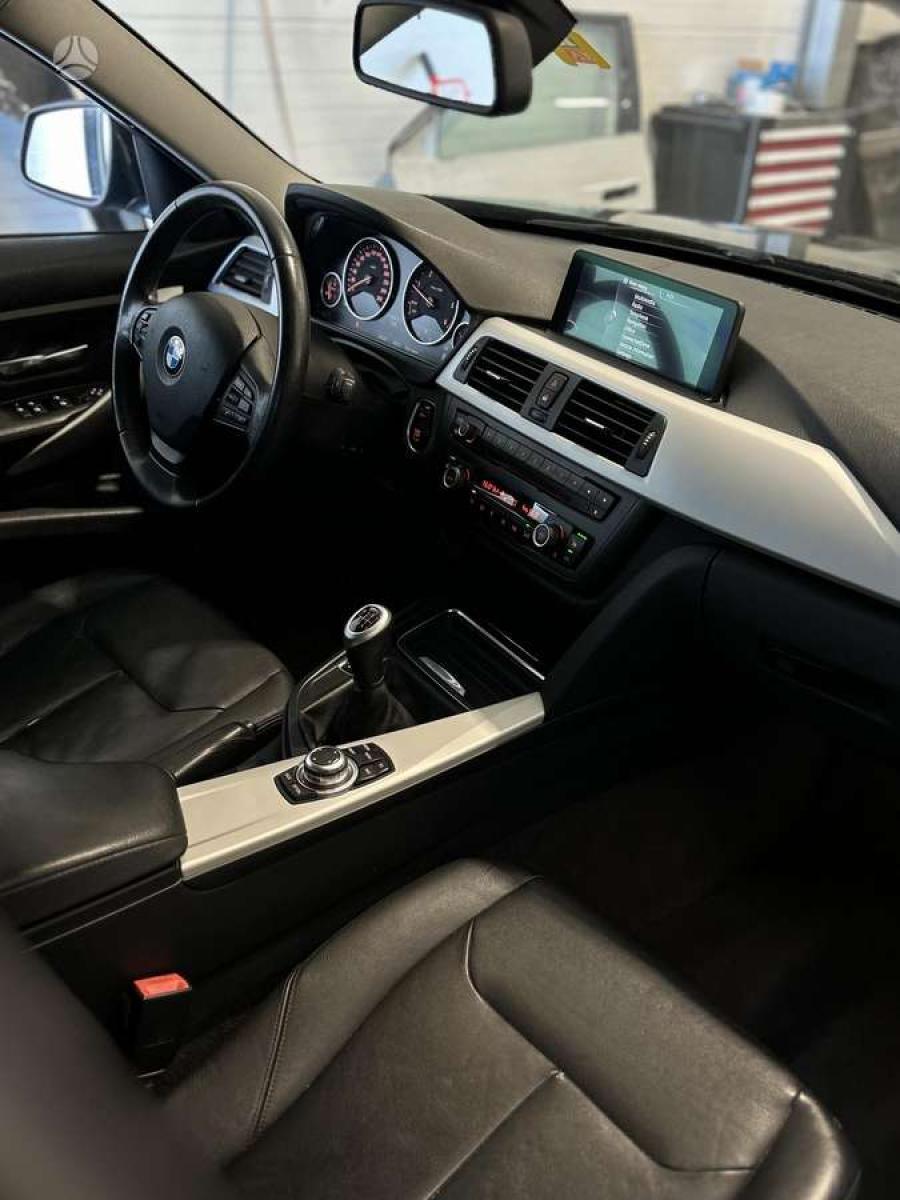 Black BMW 318 2013 in Kaunas, with an engine capacity of 2.00 L and mileage of 236 thousand km for 7000 €, photo 33 on AUTOMOTO.COM.LV