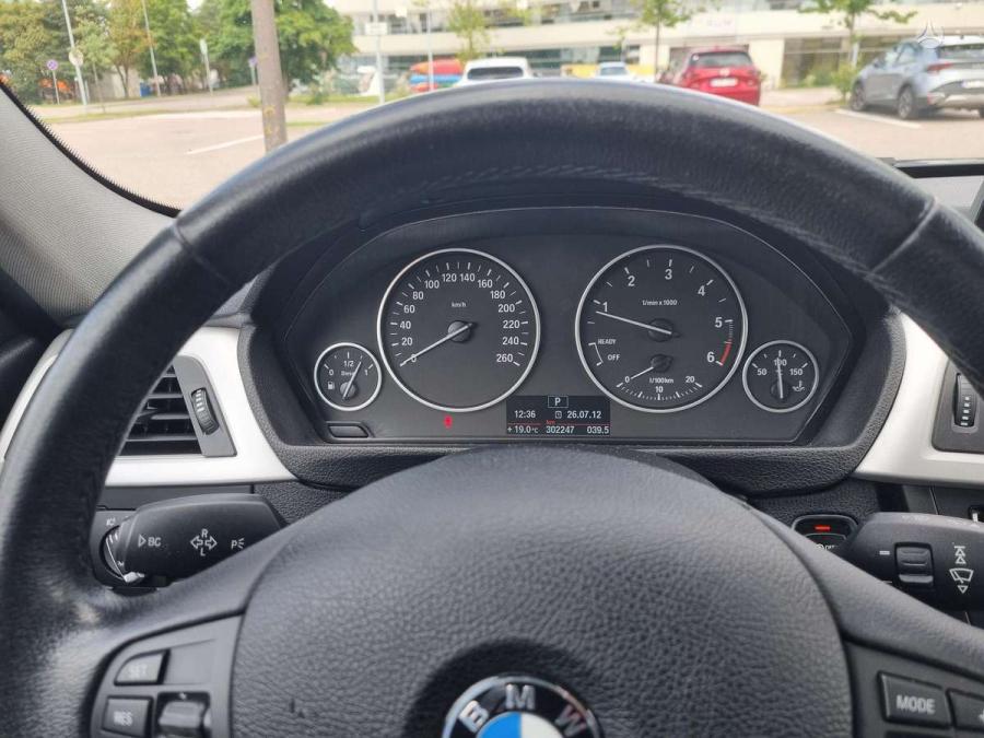 Melns BMW 318 2013 Viļņa, ar dzinēja tilpumu 2.00 L un nobraukumu 303 tūkst. km par 7100 €, foto 15 vietnē AUTOMOTO.COM.LV