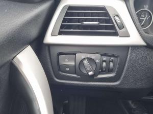 Melns BMW 318 2013 Viļņa, ar dzinēja tilpumu 2.00 L un nobraukumu 303 tūkst. km par 7100 €, foto 21 vietnē AUTOMOTO.COM.LV