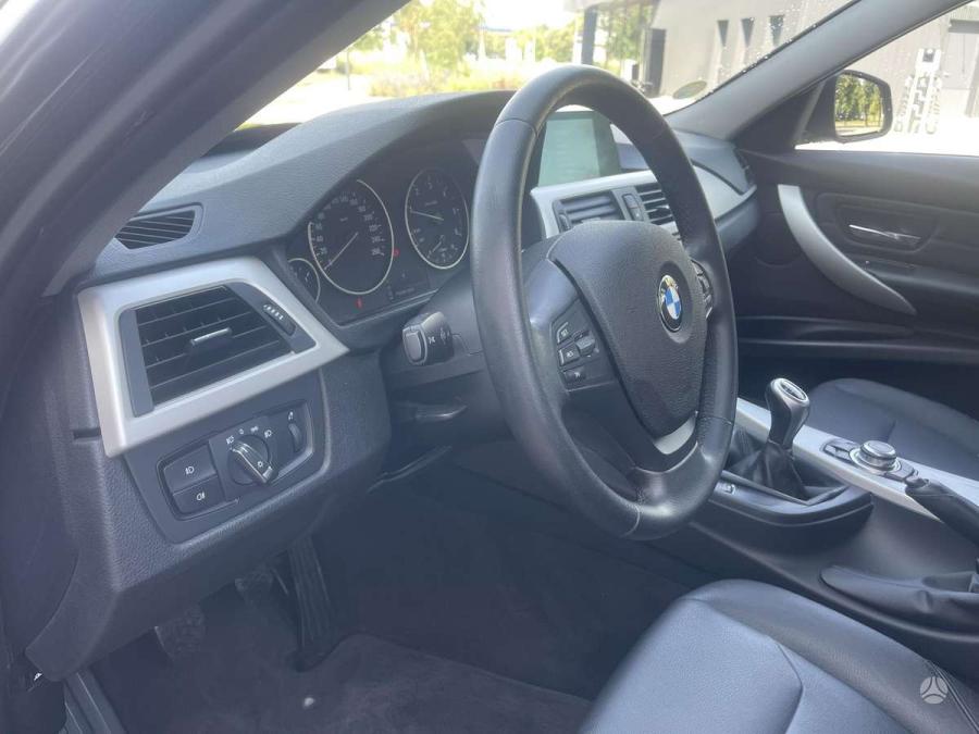 Black BMW 318 2013 in Kaunas, with an engine capacity of 2.00 L and mileage of 274 thousand km for 6250 €, photo 19 on AUTOMOTO.COM.LV