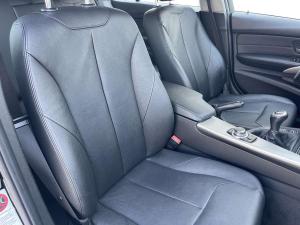 Black BMW 318 2013 in Kaunas, with an engine capacity of 2.00 L and mileage of 274 thousand km for 6250 €, photo 29 on AUTOMOTO.COM.LV