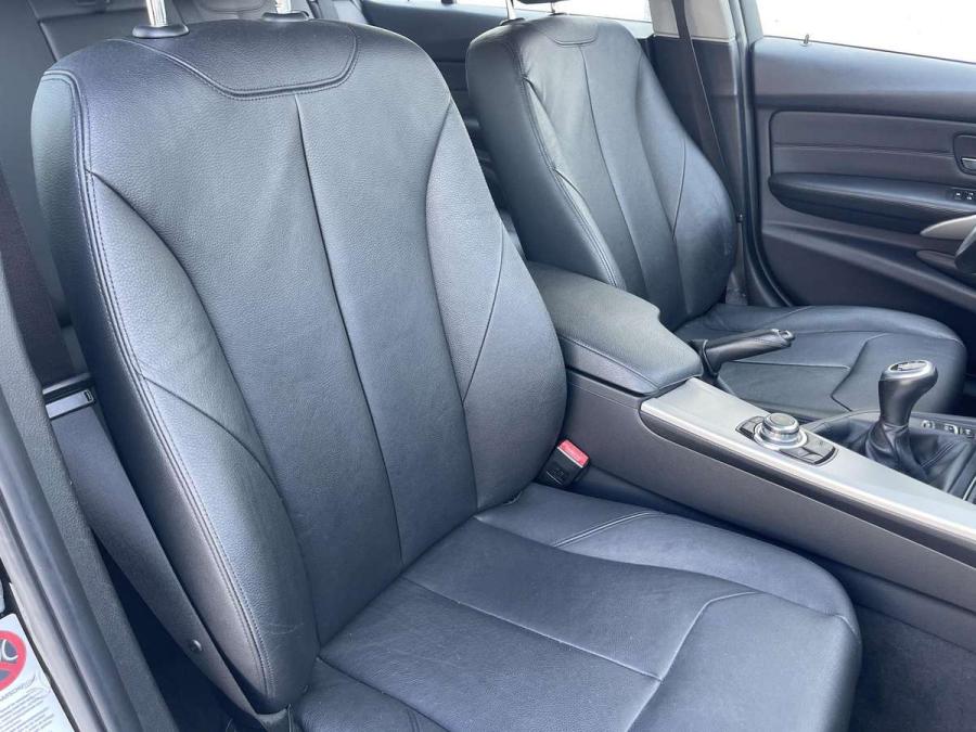 Black BMW 318 2013 in Kaunas, with an engine capacity of 2.00 L and mileage of 274 thousand km for 6250 €, photo 29 on AUTOMOTO.COM.LV