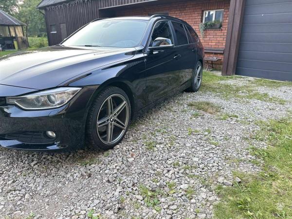 Black BMW 318 2013 in Mazeikiai, with an engine capacity of 2.00 L and mileage of 323 thousand km for 6500 €, photo 3 on AUTOMOTO.COM.LV