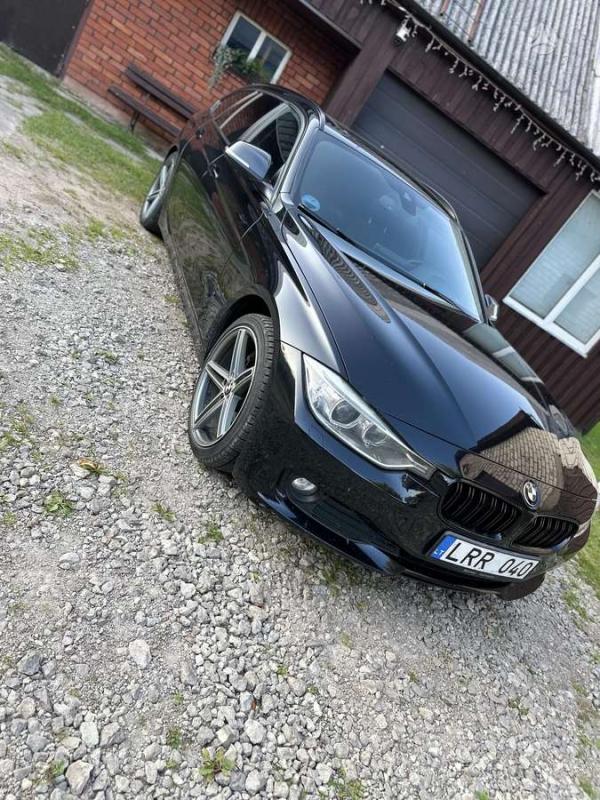 Black BMW 318 2013 in Mazeikiai, with an engine capacity of 2.00 L and mileage of 323 thousand km for 6500 €, photo 9 on AUTOMOTO.COM.LV