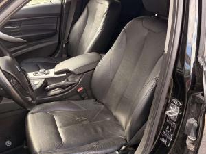 Black BMW 318 2013 in Vilnius, with an engine capacity of 2.00 L and mileage of 299 thousand km for 7100 €, photo 12 on AUTOMOTO.COM.LV