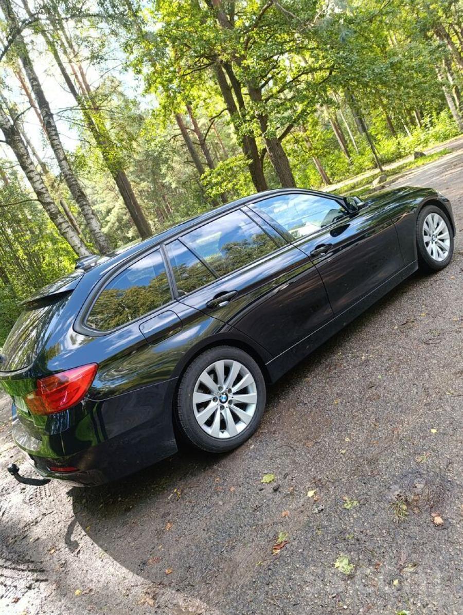 Black BMW 318 2013 in Riga, with an engine capacity of 2.00 L and mileage of 280 thousand km for 9497 €, photo 8 on AUTOMOTO.COM.LV