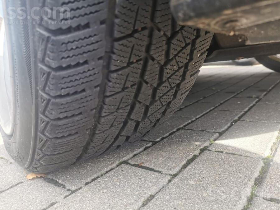 Black BMW 318 2013 in Riga, with an engine capacity of 2.00 L and mileage of 382 thousand km for 5600 €, photo 10 on AUTOMOTO.COM.LV