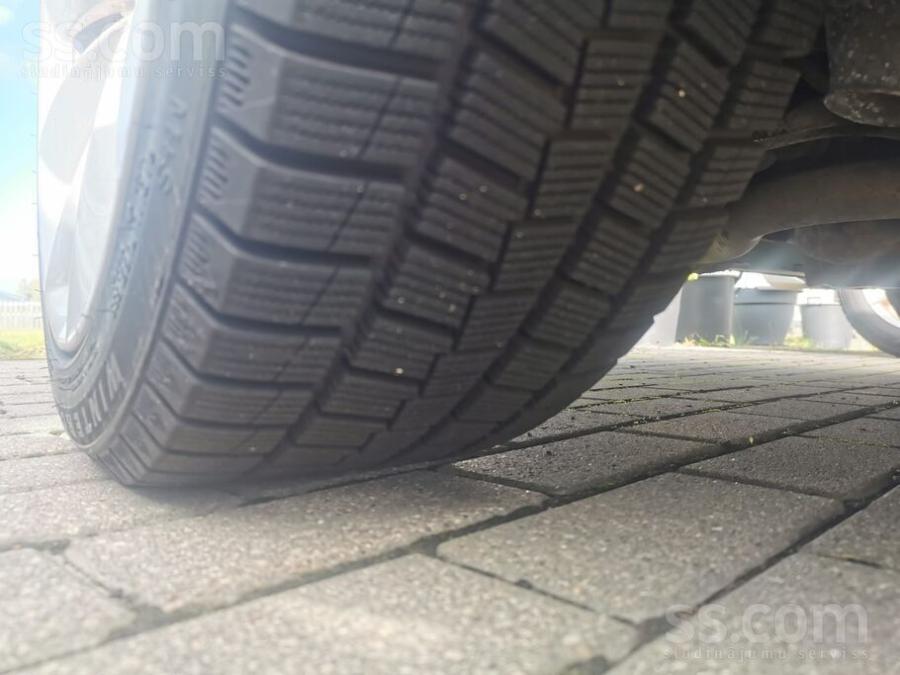 Black BMW 318 2013 in Riga, with an engine capacity of 2.00 L and mileage of 382 thousand km for 5600 €, photo 11 on AUTOMOTO.COM.LV