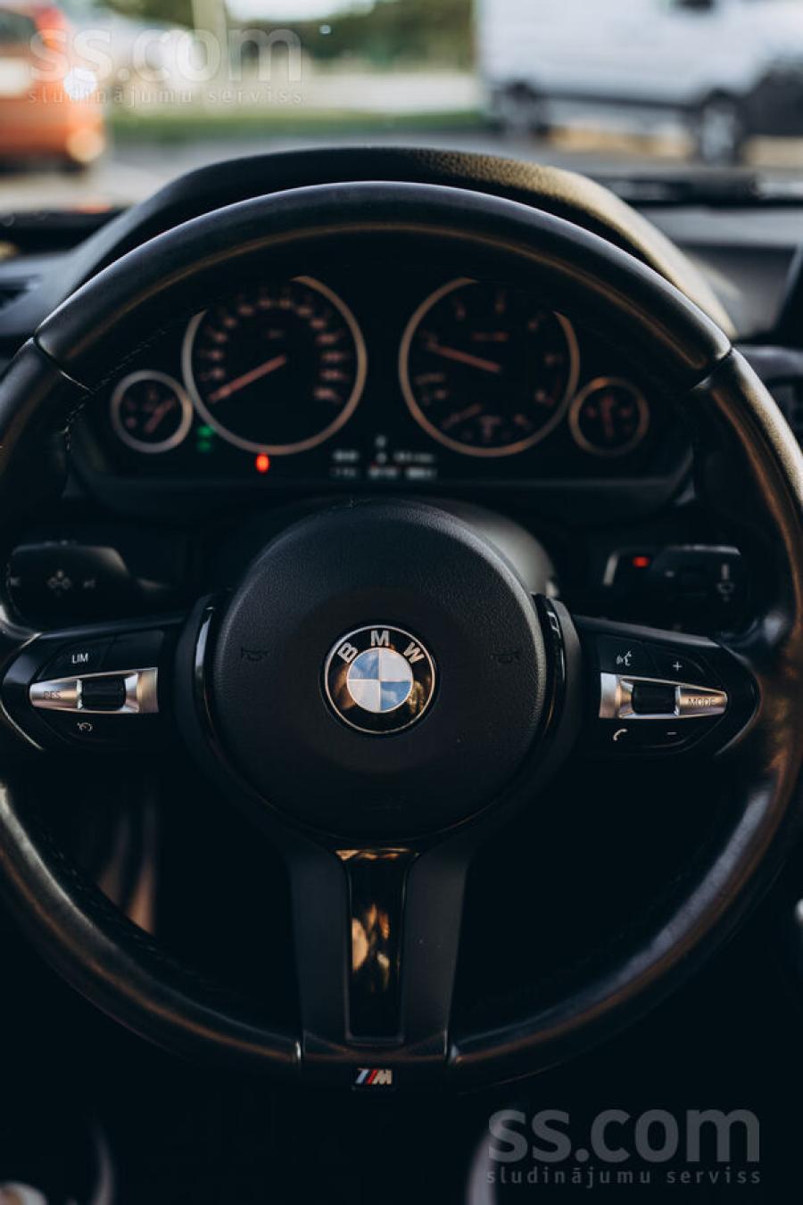Black BMW 318 2014 in Riga, with an engine capacity of 2.00 L and mileage of 371 thousand km for 10000 €, photo 13 on AUTOMOTO.COM.LV