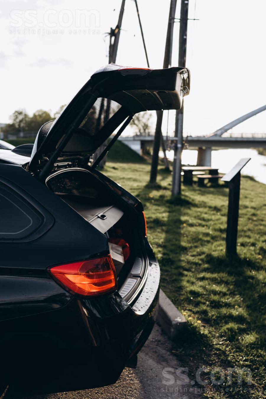 Black BMW 318 2014 in Riga, with an engine capacity of 2.00 L and mileage of 371 thousand km for 10000 €, photo 19 on AUTOMOTO.COM.LV