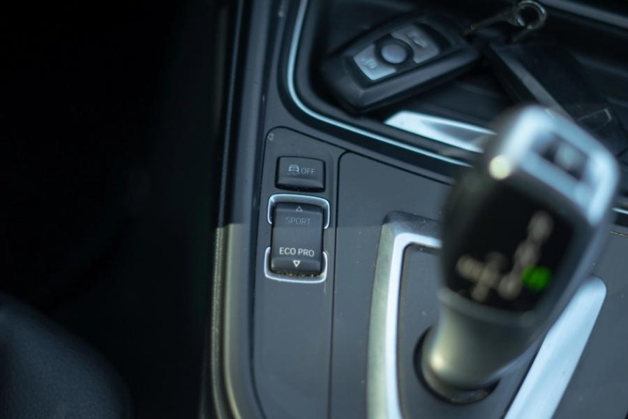 Melns BMW 318 2014 Rīga, ar dzinēja tilpumu 2.00 L un nobraukumu 324 tūkst. km par 7500 €, foto 6 vietnē AUTOMOTO.COM.LV
