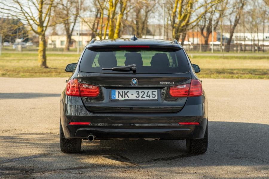 Melns BMW 318 2014 Rīga, ar dzinēja tilpumu 2.00 L un nobraukumu 324 tūkst. km par 7500 €, foto 7 vietnē AUTOMOTO.COM.LV