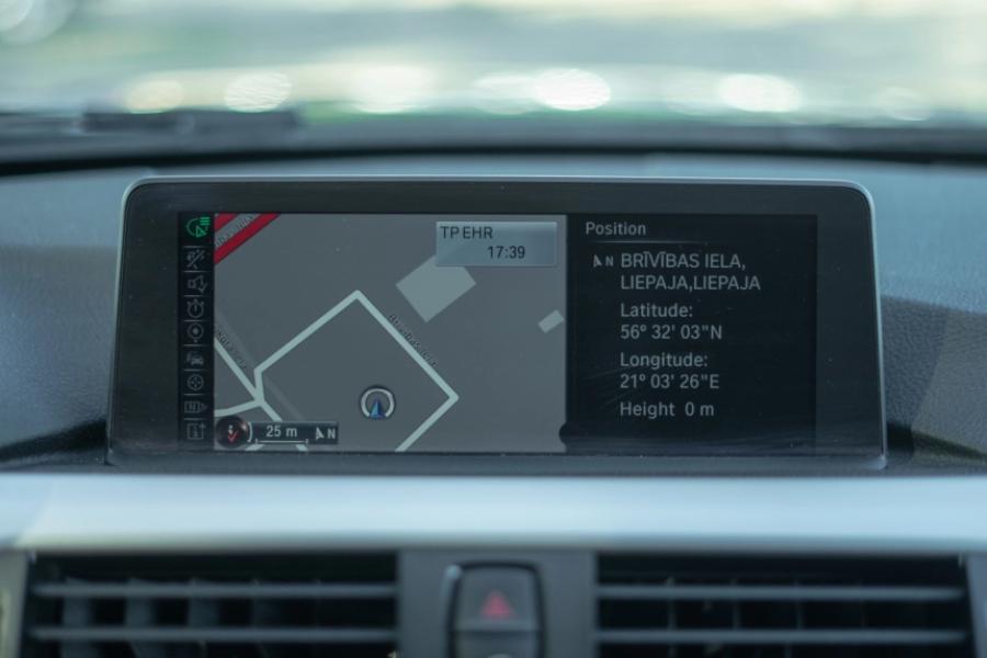 Melns BMW 318 2014 Rīga, ar dzinēja tilpumu 2.00 L un nobraukumu 324 tūkst. km par 7500 €, foto 13 vietnē AUTOMOTO.COM.LV