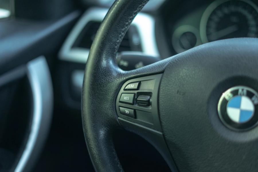Melns BMW 318 2014 Rīga, ar dzinēja tilpumu 2.00 L un nobraukumu 324 tūkst. km par 7500 €, foto 20 vietnē AUTOMOTO.COM.LV