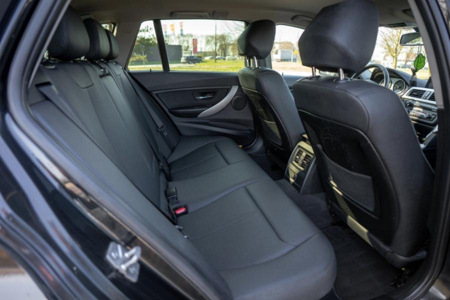 Melns BMW 318 2014 Rīga, ar dzinēja tilpumu 2.00 L un nobraukumu 324 tūkst. km par 7500 €, foto 23 vietnē AUTOMOTO.COM.LV