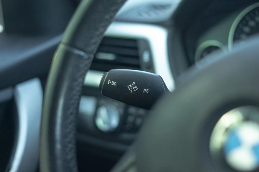 Melns BMW 318 2014 Rīga, ar dzinēja tilpumu 2.00 L un nobraukumu 324 tūkst. km par 7500 €, foto 24 vietnē AUTOMOTO.COM.LV