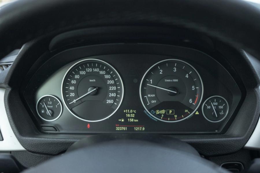 Melns BMW 318 2014 Rīga, ar dzinēja tilpumu 2.00 L un nobraukumu 324 tūkst. km par 7500 €, foto 28 vietnē AUTOMOTO.COM.LV