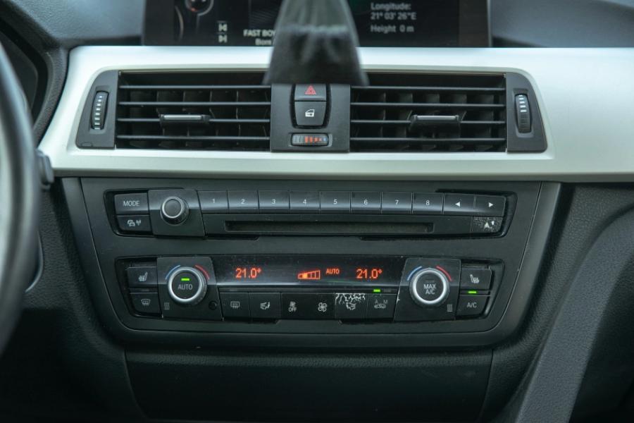 Melns BMW 318 2014 Rīga, ar dzinēja tilpumu 2.00 L un nobraukumu 324 tūkst. km par 7500 €, foto 30 vietnē AUTOMOTO.COM.LV