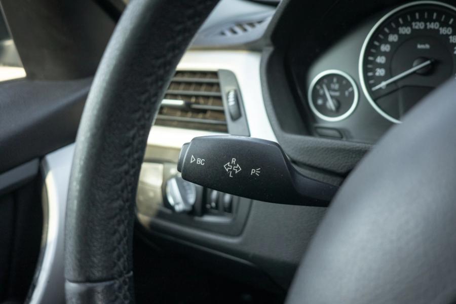 Melns BMW 318 2014 Rīga, ar dzinēja tilpumu 2.00 L un nobraukumu 324 tūkst. km par 7500 €, foto 46 vietnē AUTOMOTO.COM.LV