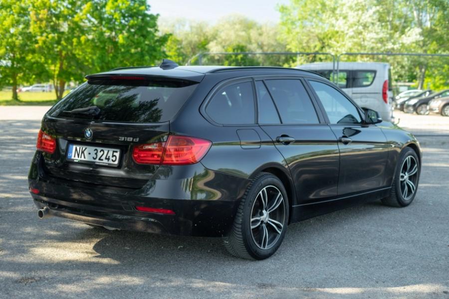 Melns BMW 318 2014 Rīga, ar dzinēja tilpumu 2.00 L un nobraukumu 324 tūkst. km par 7500 €, foto 48 vietnē AUTOMOTO.COM.LV